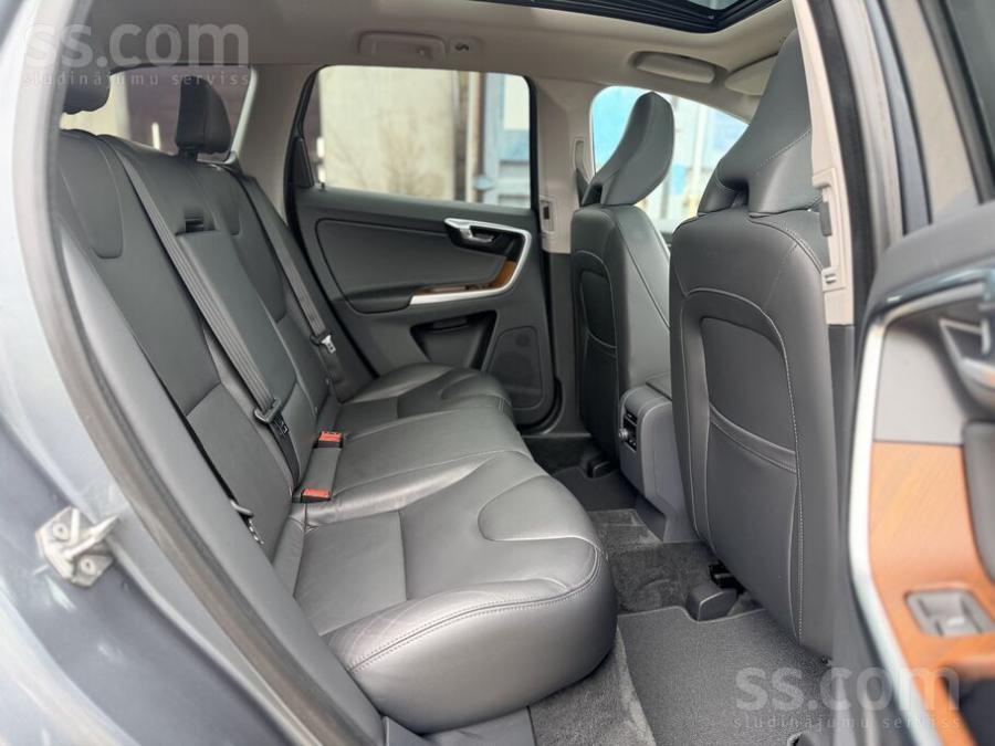 Grey Volvo XC60 2016 in Riga, with an engine capacity of 2.40 L and mileage of 195 thousand km for 15995 €, photo 31 on AUTOMOTO.COM.LV