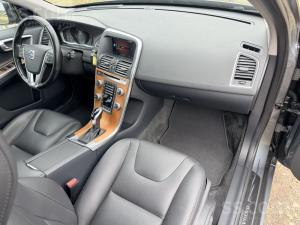 Grey Volvo XC60 2016 in Riga, with an engine capacity of 2.40 L and mileage of 195 thousand km for 15995 €, photo 33 on AUTOMOTO.COM.LV