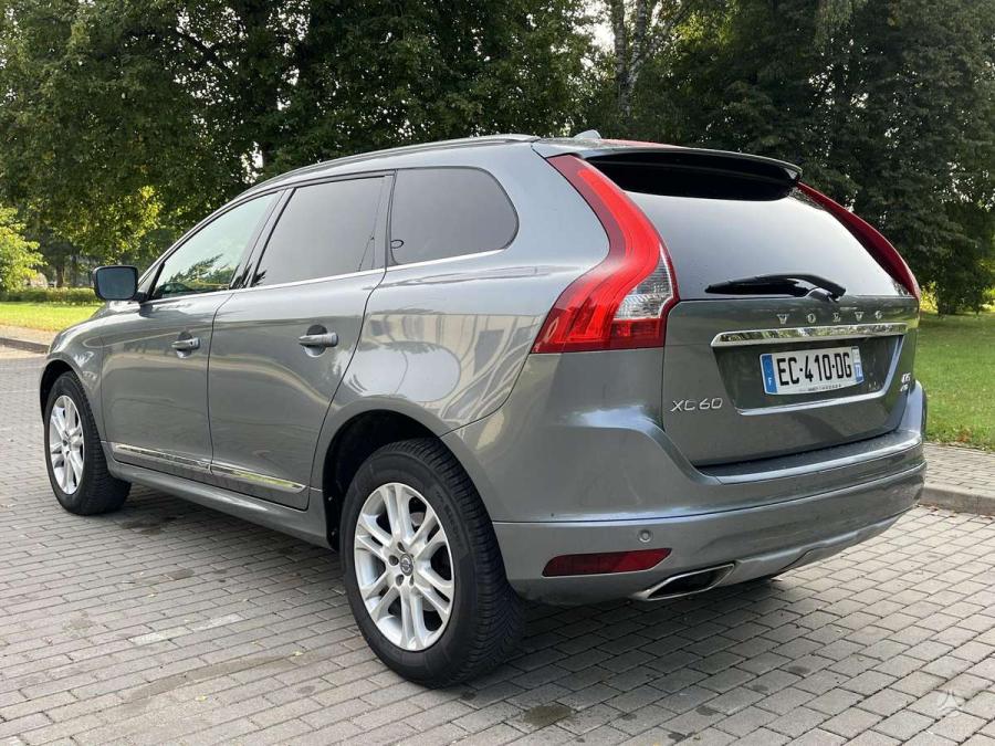 Grey Volvo XC60 2016 in Taurage, with an engine capacity of 2.40 L and mileage of 325 thousand km for 11450 €, photo 7 on AUTOMOTO.COM.LV