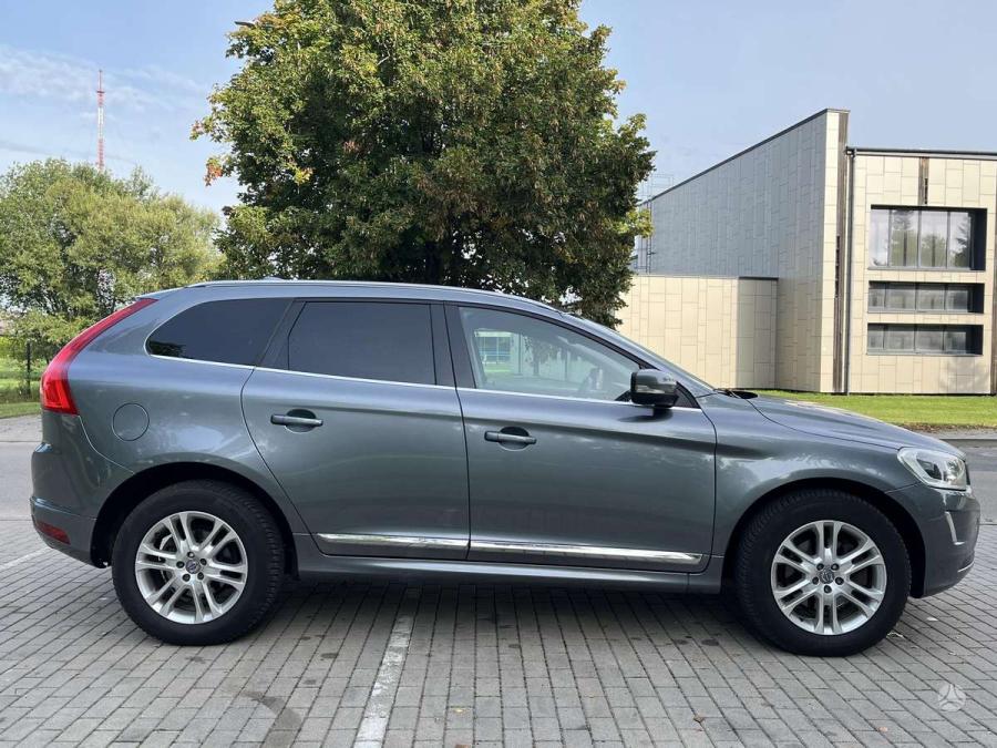Grey Volvo XC60 2016 in Taurage, with an engine capacity of 2.40 L and mileage of 325 thousand km for 11450 €, photo 9 on AUTOMOTO.COM.LV
