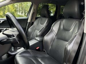 Grey Volvo XC60 2016 in Taurage, with an engine capacity of 2.40 L and mileage of 325 thousand km for 11450 €, photo 10 on AUTOMOTO.COM.LV