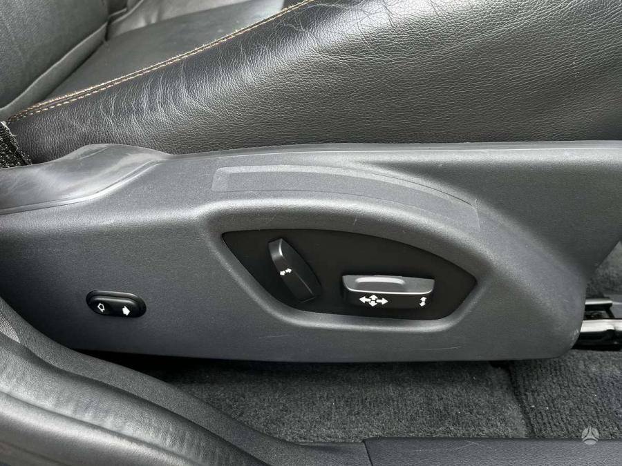 Grey Volvo XC60 2016 in Taurage, with an engine capacity of 2.40 L and mileage of 325 thousand km for 11450 €, photo 13 on AUTOMOTO.COM.LV