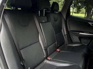 Grey Volvo XC60 2016 in Taurage, with an engine capacity of 2.40 L and mileage of 325 thousand km for 11450 €, photo 17 on AUTOMOTO.COM.LV