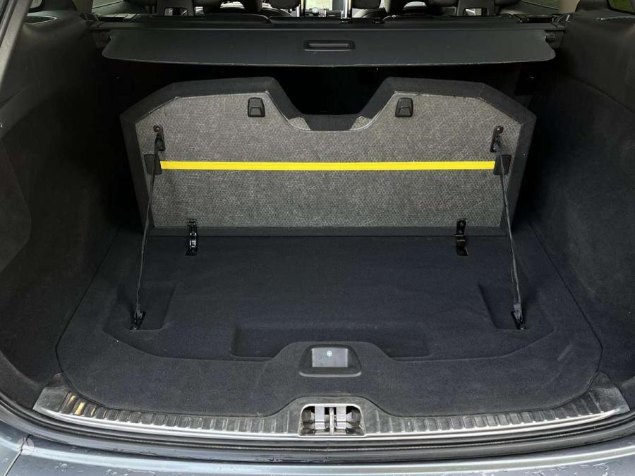 Grey Volvo XC60 2016 in Taurage, with an engine capacity of 2.40 L and mileage of 325 thousand km for 11450 €, photo 20 on AUTOMOTO.COM.LV
