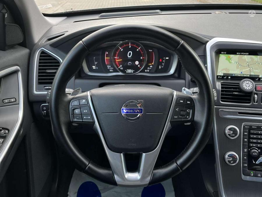 Grey Volvo XC60 2016 in Taurage, with an engine capacity of 2.40 L and mileage of 325 thousand km for 11450 €, photo 27 on AUTOMOTO.COM.LV