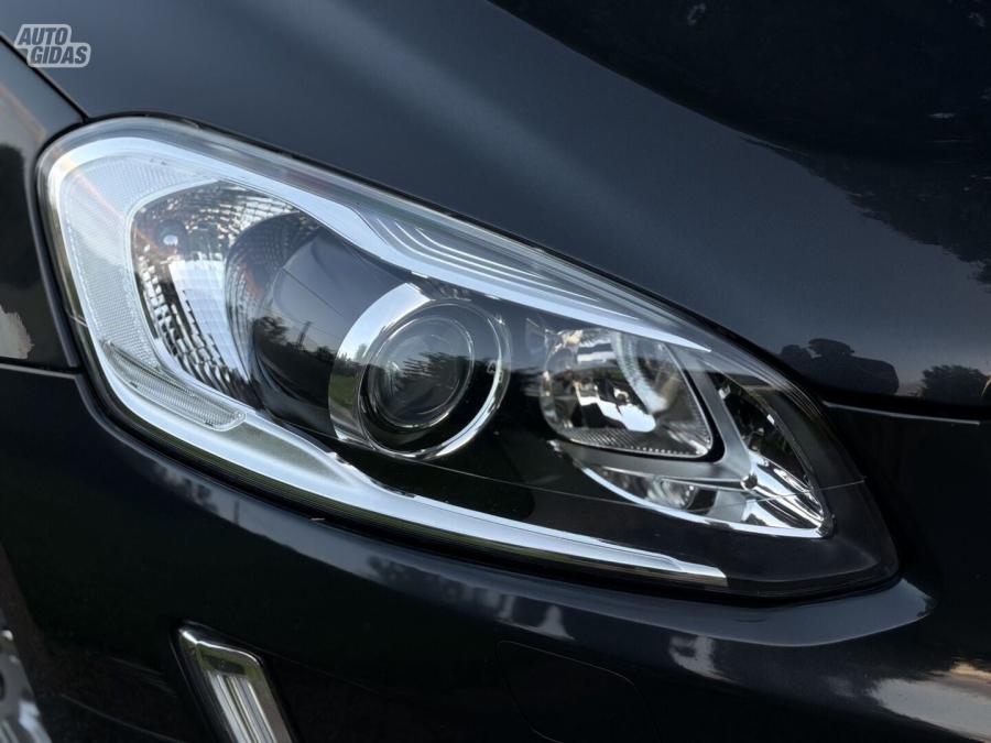 Grey Volvo XC60 2016 in Kretinga, with an engine capacity of 2.00 L and mileage of 216 thousand km for 11999 €, photo 6 on AUTOMOTO.COM.LV