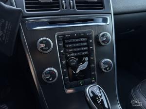 Grey Volvo XC60 2016 in Kretinga, with an engine capacity of 2.00 L and mileage of 216 thousand km for 11999 €, photo 13 on AUTOMOTO.COM.LV