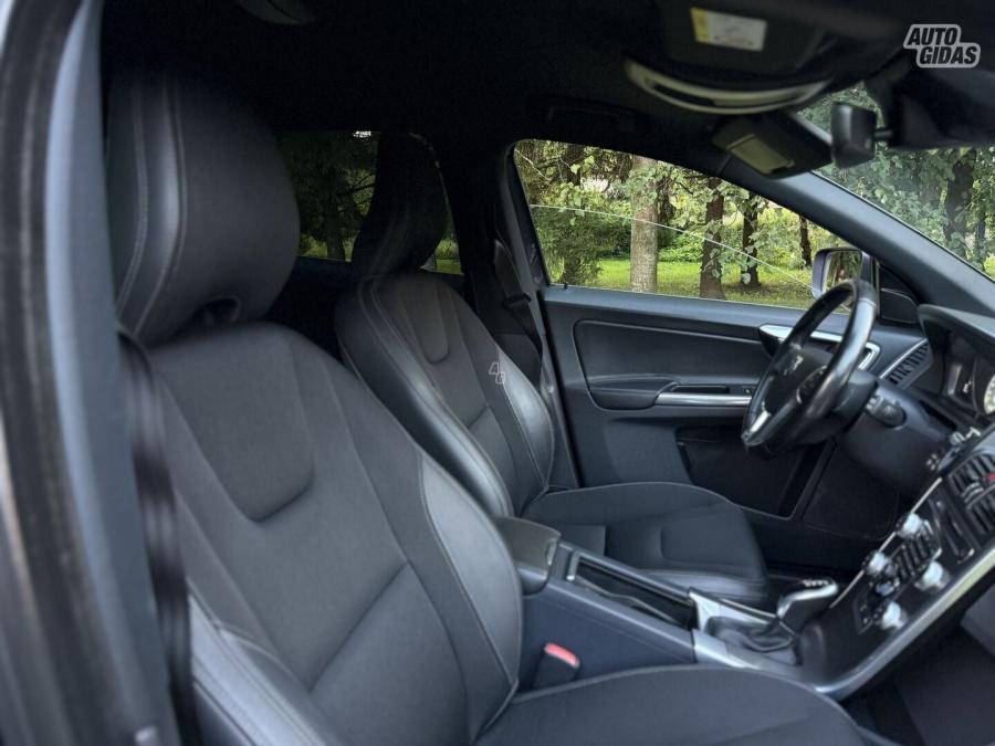 Grey Volvo XC60 2016 in Kretinga, with an engine capacity of 2.00 L and mileage of 216 thousand km for 11999 €, photo 21 on AUTOMOTO.COM.LV