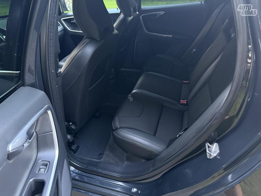Grey Volvo XC60 2016 in Kretinga, with an engine capacity of 2.00 L and mileage of 216 thousand km for 11999 €, photo 28 on AUTOMOTO.COM.LV