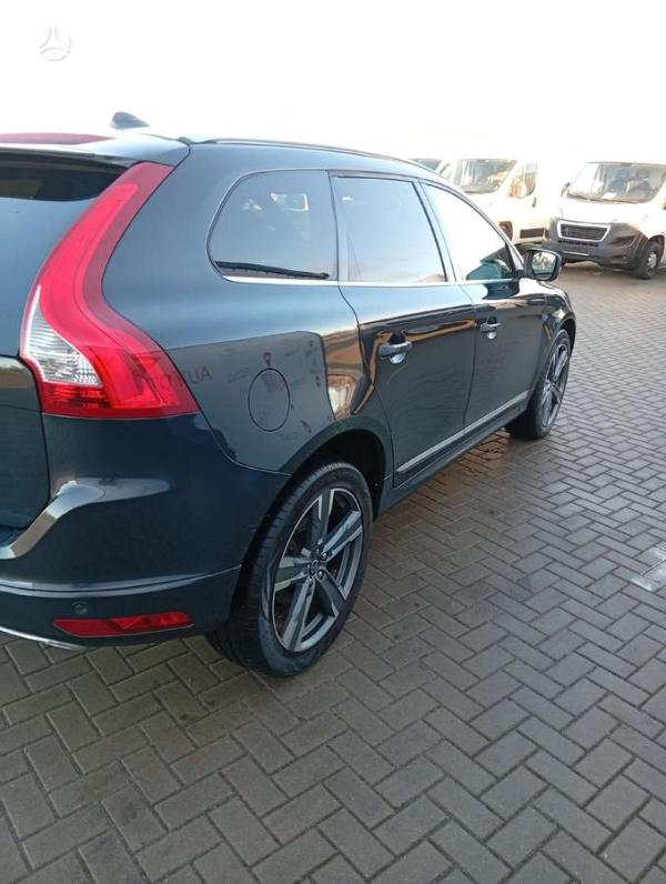 Grey Volvo XC60 2017 in Taurage, with an engine capacity of 1.97 L and mileage of 250 thousand km for 12600 €, photo 5 on AUTOMOTO.COM.LV