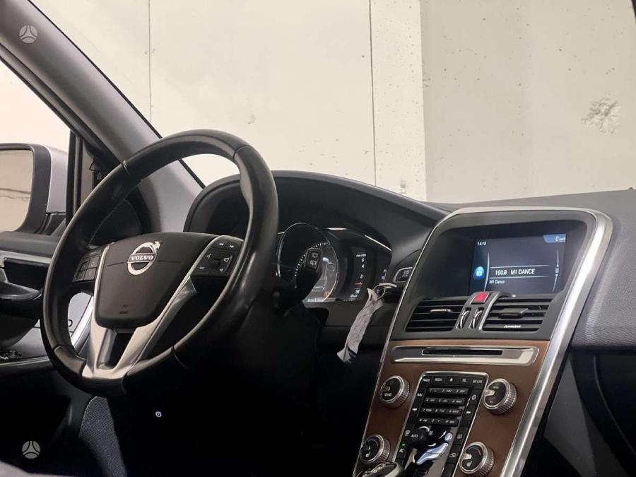 Pelēks Volvo XC60 2017 Klaipėda, ar dzinēja tilpumu 1.97 L un nobraukumu 74 tūkst. km par 13999 €, foto 14 vietnē AUTOMOTO.COM.LV