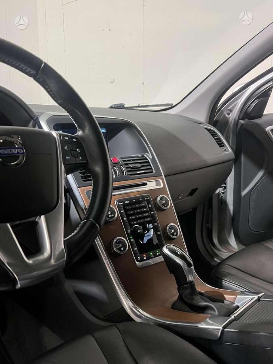Pelēks Volvo XC60 2017 Klaipėda, ar dzinēja tilpumu 1.97 L un nobraukumu 74 tūkst. km par 13999 €, foto 27 vietnē AUTOMOTO.COM.LV