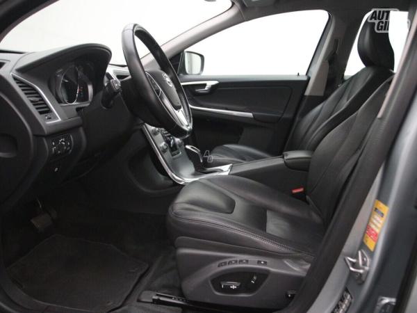 Grey Volvo XC60 2017 in Vilnius, with an engine capacity of 2.40 L and mileage of 201 thousand km for 18599 €, photo 4 on AUTOMOTO.COM.LV
