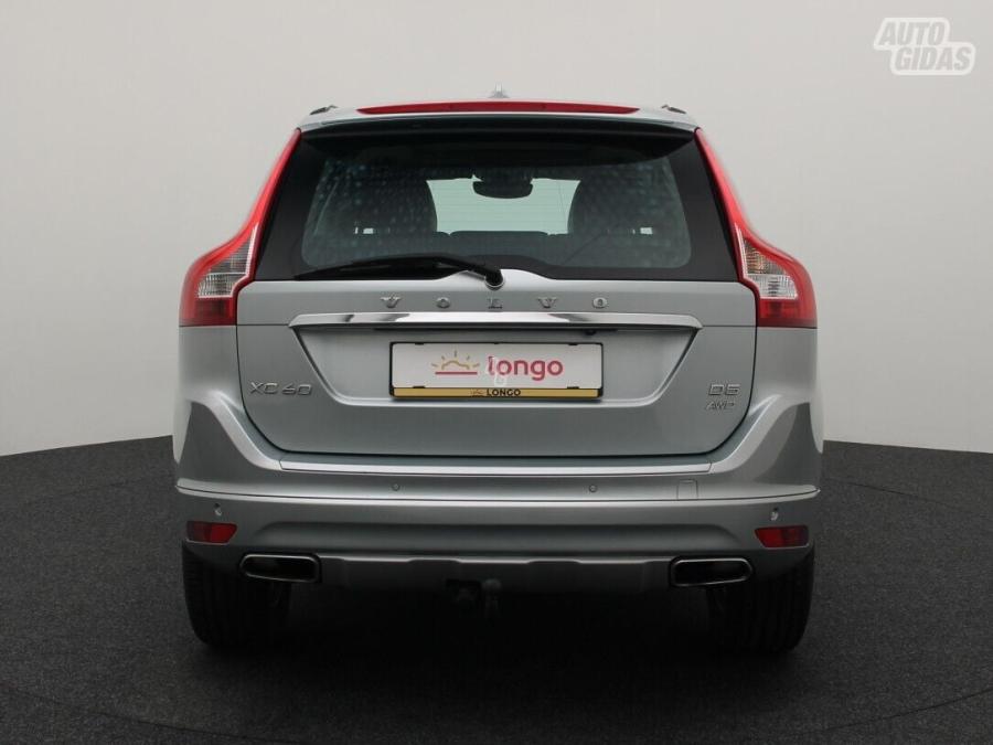 Grey Volvo XC60 2017 in Vilnius, with an engine capacity of 2.40 L and mileage of 201 thousand km for 18599 €, photo 5 on AUTOMOTO.COM.LV