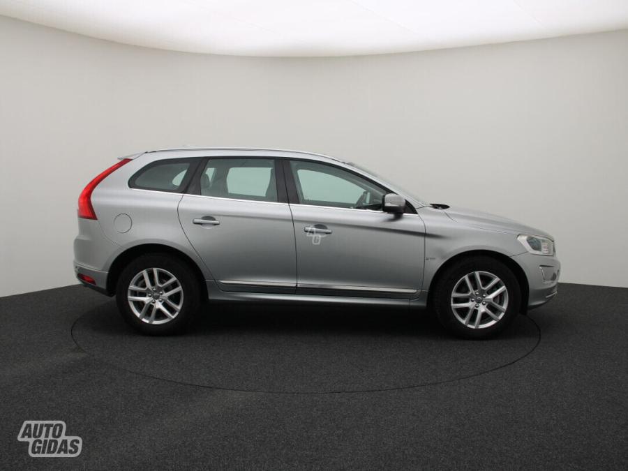 Grey Volvo XC60 2017 in Vilnius, with an engine capacity of 2.40 L and mileage of 201 thousand km for 18599 €, photo 9 on AUTOMOTO.COM.LV