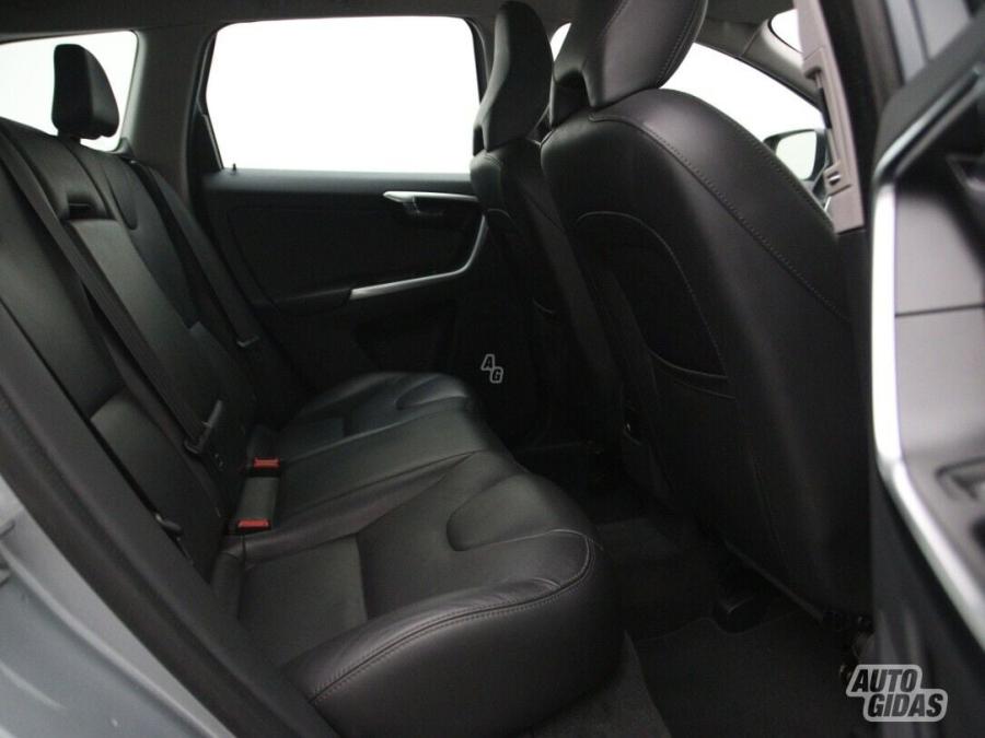 Grey Volvo XC60 2017 in Vilnius, with an engine capacity of 2.40 L and mileage of 201 thousand km for 18599 €, photo 15 on AUTOMOTO.COM.LV