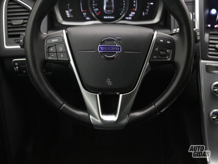 Grey Volvo XC60 2017 in Vilnius, with an engine capacity of 2.40 L and mileage of 201 thousand km for 18599 €, photo 18 on AUTOMOTO.COM.LV