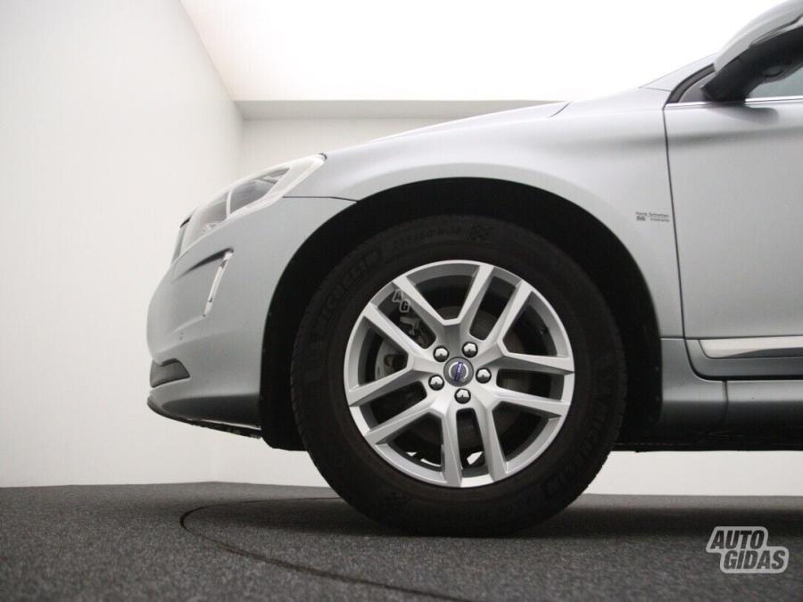 Grey Volvo XC60 2017 in Vilnius, with an engine capacity of 2.40 L and mileage of 201 thousand km for 18599 €, photo 28 on AUTOMOTO.COM.LV