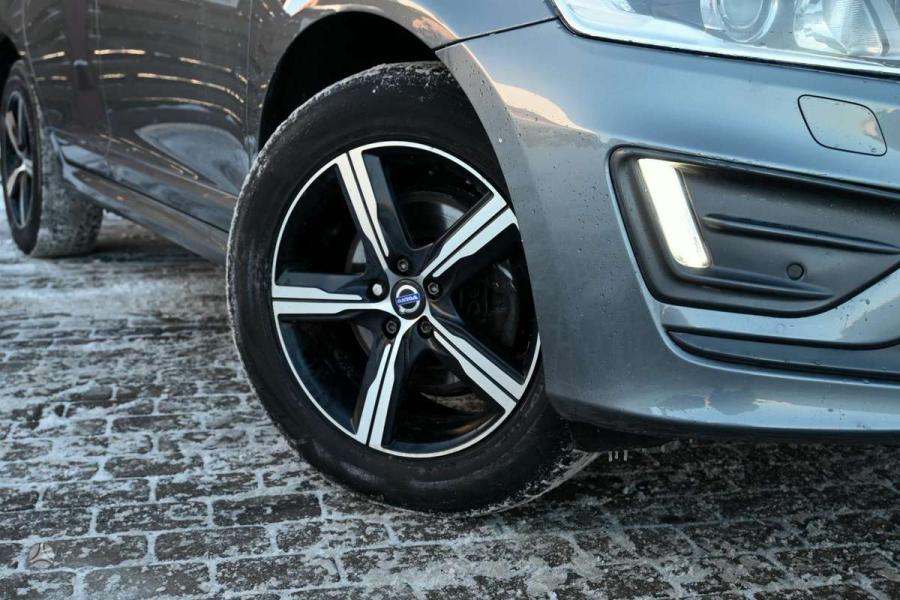Pelēks Volvo XC60 2017 Kretinga, ar dzinēja tilpumu 2.40 L un nobraukumu 276 tūkst. km par 14999 €, foto 7 vietnē AUTOMOTO.COM.LV