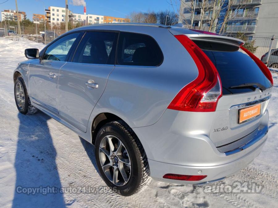Grey Volvo XC60 2017 in Tallinn, with an engine capacity of 2.40 L and mileage of 130 thousand km for 17499 €, photo 5 on AUTOMOTO.COM.LV