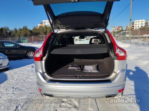 Pelēks Volvo XC60 2017 Tallina, ar dzinēja tilpumu 2.40 L un nobraukumu 130 tūkst. km par 17499 €, foto 9 vietnē AUTOMOTO.COM.LV