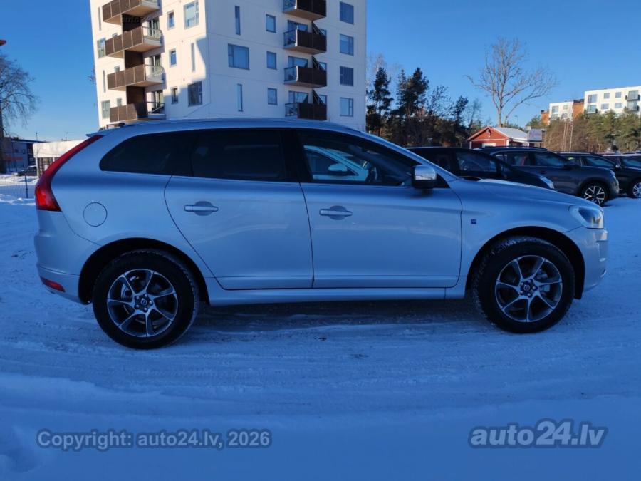 Grey Volvo XC60 2017 in Tallinn, with an engine capacity of 2.40 L and mileage of 130 thousand km for 17499 €, photo 14 on AUTOMOTO.COM.LV