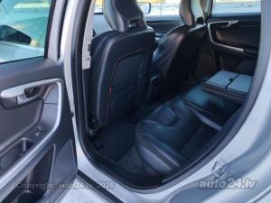 Grey Volvo XC60 2017 in Tallinn, with an engine capacity of 2.40 L and mileage of 130 thousand km for 17499 €, photo 20 on AUTOMOTO.COM.LV