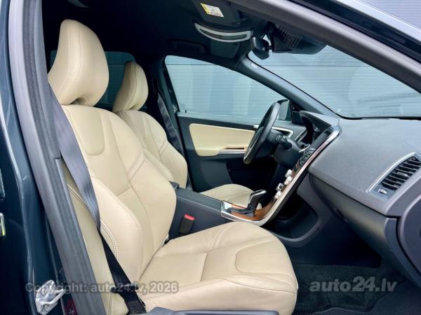 Pelēks Volvo XC60 2017 Tallina, ar dzinēja tilpumu 2.40 L un nobraukumu 0 tūkst. km par 14999 €, foto 10 vietnē AUTOMOTO.COM.LV