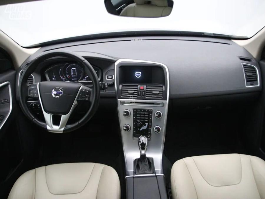 Grey Volvo XC60 2017 in Vilnius, with an engine capacity of 2.00 L and mileage of 190 thousand km for 17799 €, photo 3 on AUTOMOTO.COM.LV