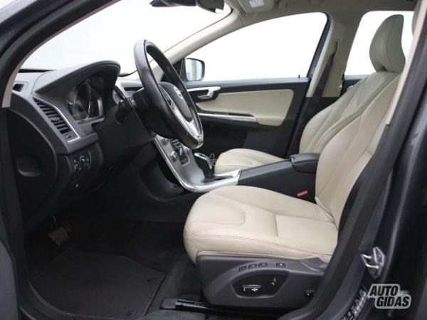 Grey Volvo XC60 2017 in Vilnius, with an engine capacity of 2.00 L and mileage of 190 thousand km for 17799 €, photo 4 on AUTOMOTO.COM.LV
