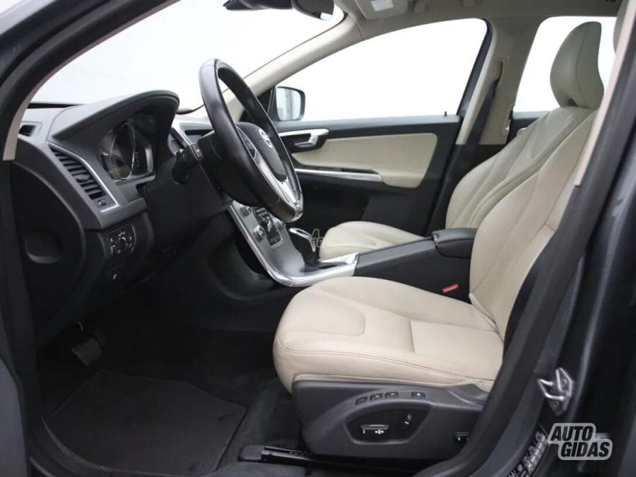Grey Volvo XC60 2017 in Vilnius, with an engine capacity of 2.00 L and mileage of 190 thousand km for 17799 €, photo 5 on AUTOMOTO.COM.LV