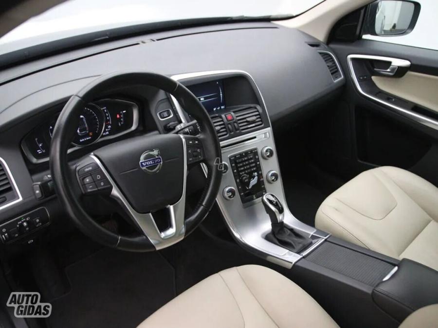 Grey Volvo XC60 2017 in Vilnius, with an engine capacity of 2.00 L and mileage of 190 thousand km for 17799 €, photo 17 on AUTOMOTO.COM.LV