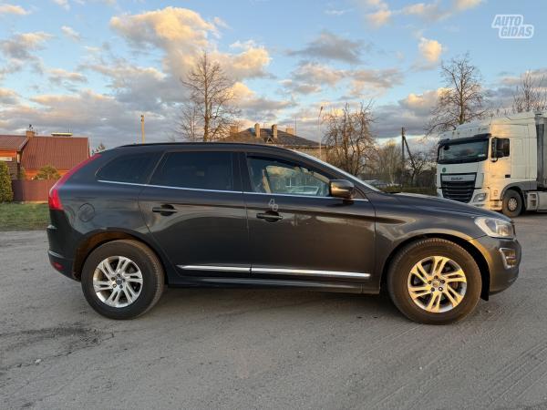 Pelēks Volvo XC60 2017 Kaišiadorys, ar dzinēja tilpumu 2.00 L un nobraukumu 385 tūkst. km par 15300 €, foto 4 vietnē AUTOMOTO.COM.LV