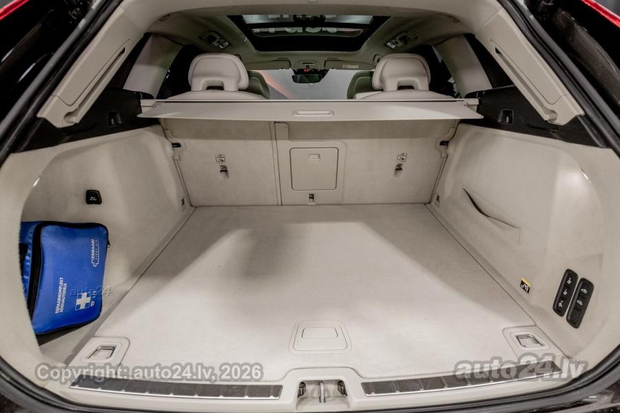 Pelēks Volvo XC60 2017 Pērnava, ar dzinēja tilpumu 2.00 L un nobraukumu 260 tūkst. km par 19990 €, foto 20 vietnē AUTOMOTO.COM.LV