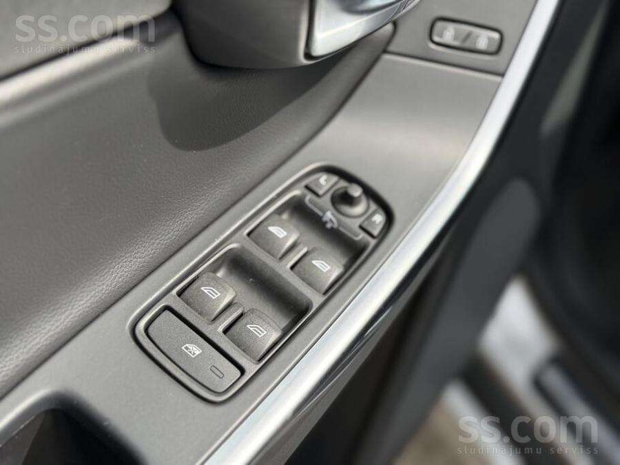 Pelēks Volvo XC60 2017 Rīga, ar dzinēja tilpumu 2.00 L un nobraukumu 168 tūkst. km par 14500 €, foto 6 vietnē AUTOMOTO.COM.LV