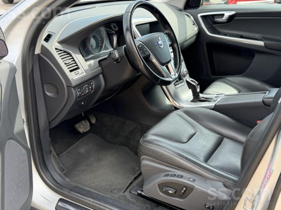 Pelēks Volvo XC60 2017 Rīga, ar dzinēja tilpumu 2.00 L un nobraukumu 168 tūkst. km par 14500 €, foto 7 vietnē AUTOMOTO.COM.LV