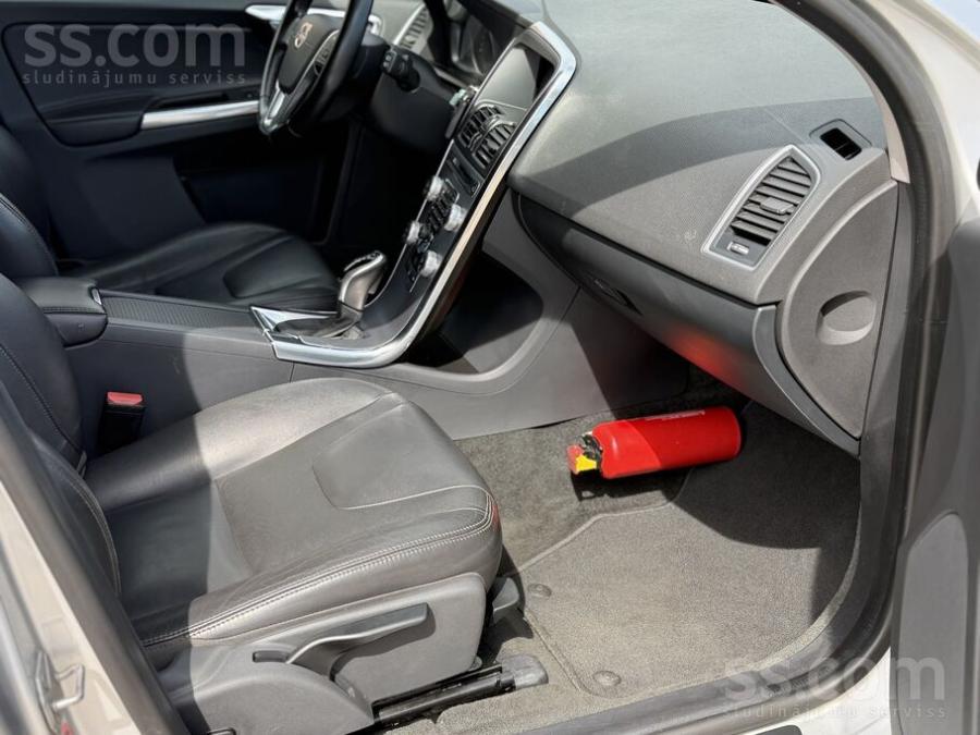 Pelēks Volvo XC60 2017 Rīga, ar dzinēja tilpumu 2.00 L un nobraukumu 168 tūkst. km par 14500 €, foto 14 vietnē AUTOMOTO.COM.LV