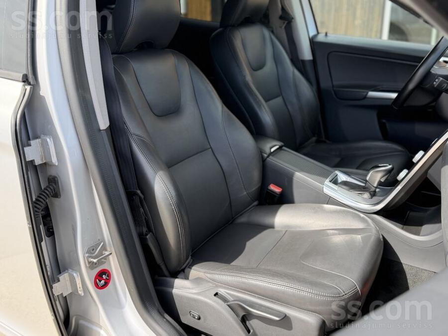 Pelēks Volvo XC60 2017 Rīga, ar dzinēja tilpumu 2.00 L un nobraukumu 168 tūkst. km par 14500 €, foto 15 vietnē AUTOMOTO.COM.LV