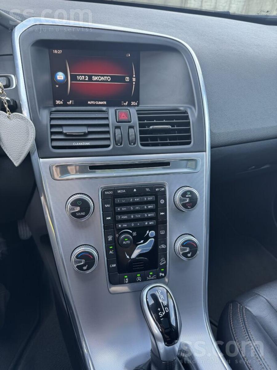 Pelēks Volvo XC60 2017 Aizkraukle, ar dzinēja tilpumu 2.40 L un nobraukumu 188 tūkst. km par 17000 €, foto 7 vietnē AUTOMOTO.COM.LV