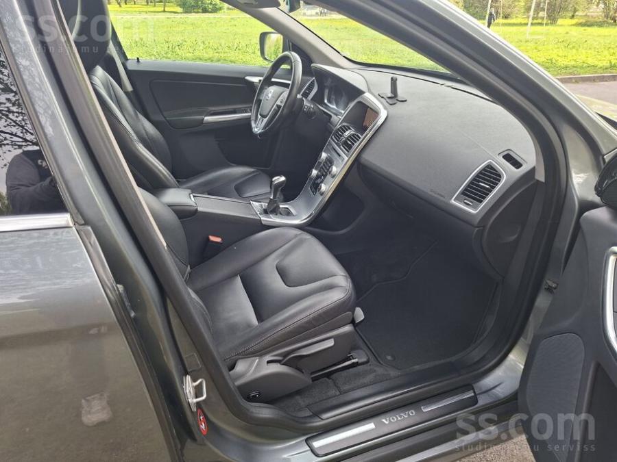 Grey Volvo XC60 2017 in Riga, with an engine capacity of 2.00 L and mileage of 267 thousand km for 11300 €, photo 7 on AUTOMOTO.COM.LV