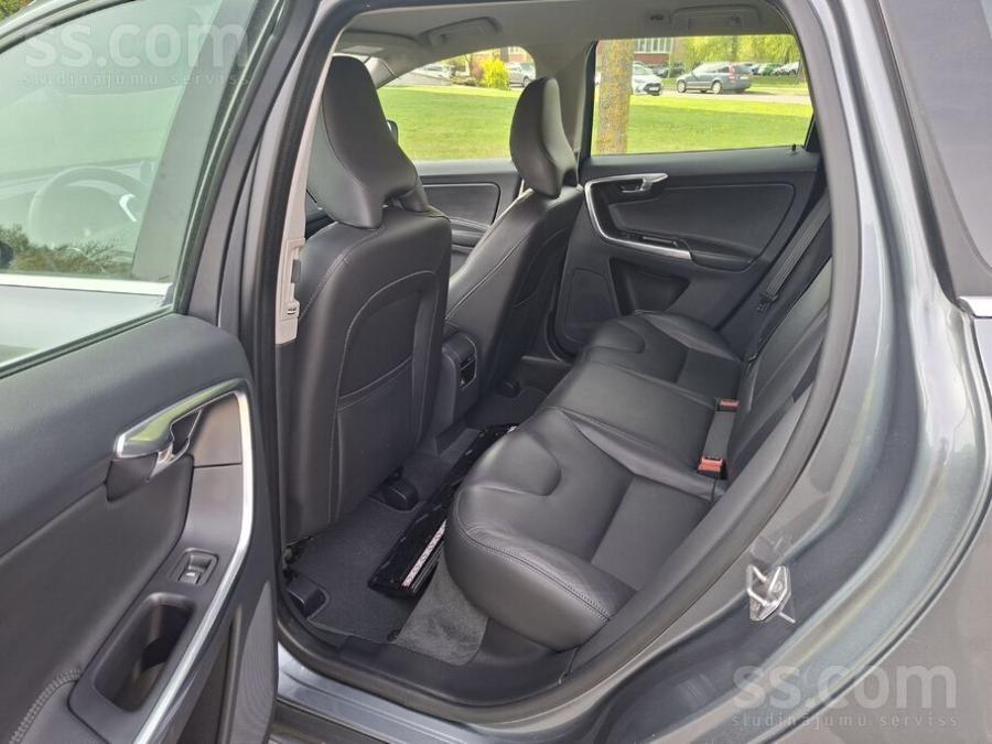 Grey Volvo XC60 2017 in Riga, with an engine capacity of 2.00 L and mileage of 267 thousand km for 11300 €, photo 8 on AUTOMOTO.COM.LV