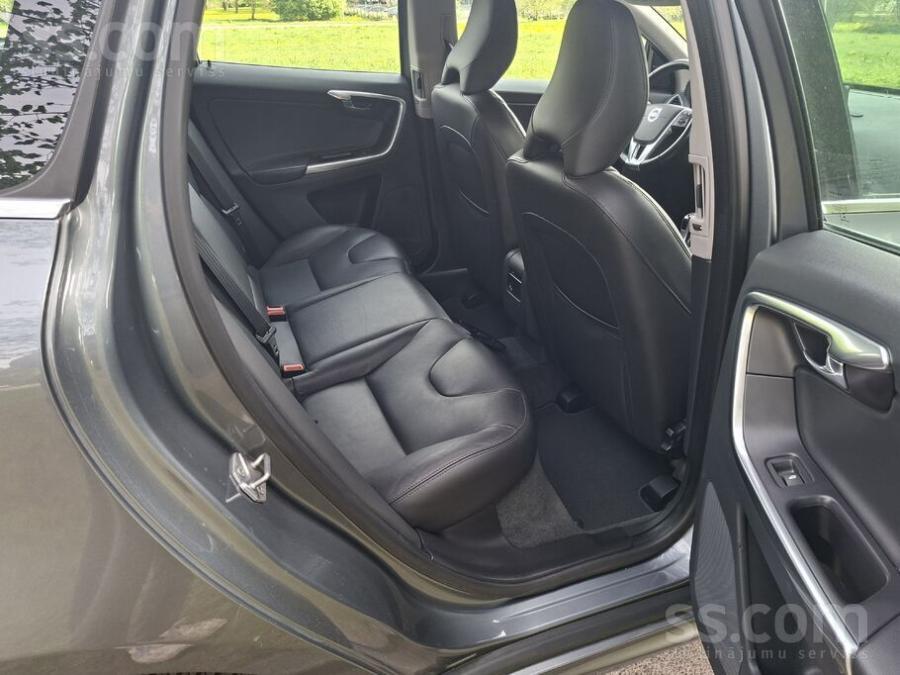 Grey Volvo XC60 2017 in Riga, with an engine capacity of 2.00 L and mileage of 267 thousand km for 11300 €, photo 9 on AUTOMOTO.COM.LV