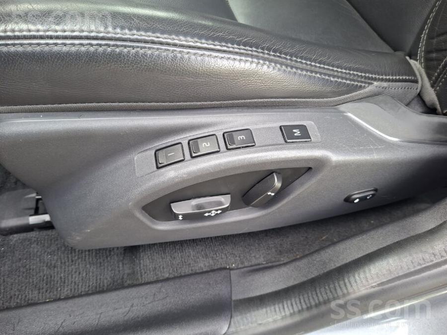Grey Volvo XC60 2017 in Riga, with an engine capacity of 2.00 L and mileage of 267 thousand km for 11300 €, photo 12 on AUTOMOTO.COM.LV