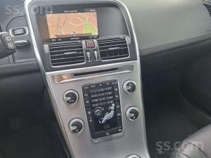 Grey Volvo XC60 2017 in Riga, with an engine capacity of 2.00 L and mileage of 267 thousand km for 11300 €, photo 15 on AUTOMOTO.COM.LV