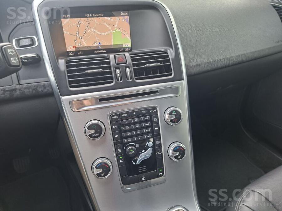 Grey Volvo XC60 2017 in Riga, with an engine capacity of 2.00 L and mileage of 267 thousand km for 11300 €, photo 15 on AUTOMOTO.COM.LV