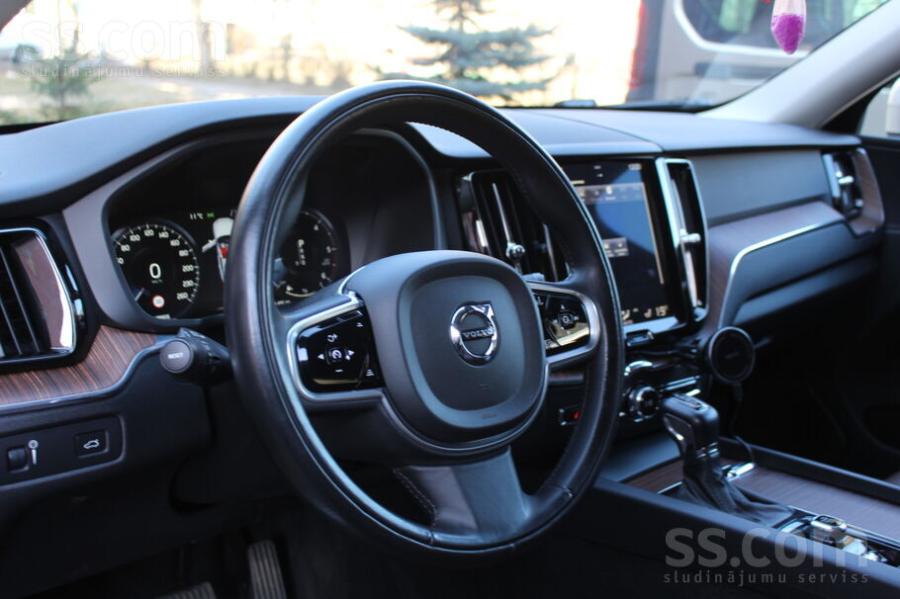 Grey Volvo XC60 2017 in Riga, with an engine capacity of 2.00 L and mileage of 190 thousand km for 17490 €, photo 7 on AUTOMOTO.COM.LV