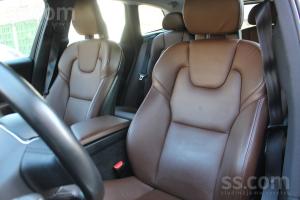 Grey Volvo XC60 2017 in Riga, with an engine capacity of 2.00 L and mileage of 190 thousand km for 17490 €, photo 8 on AUTOMOTO.COM.LV