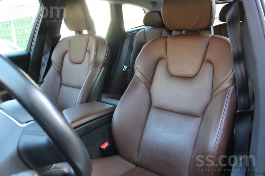 Grey Volvo XC60 2017 in Riga, with an engine capacity of 2.00 L and mileage of 190 thousand km for 17490 €, photo 8 on AUTOMOTO.COM.LV