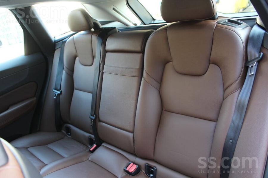 Grey Volvo XC60 2017 in Riga, with an engine capacity of 2.00 L and mileage of 190 thousand km for 17490 €, photo 14 on AUTOMOTO.COM.LV
