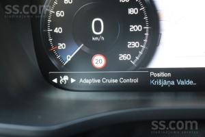 Grey Volvo XC60 2017 in Riga, with an engine capacity of 2.00 L and mileage of 190 thousand km for 17490 €, photo 16 on AUTOMOTO.COM.LV